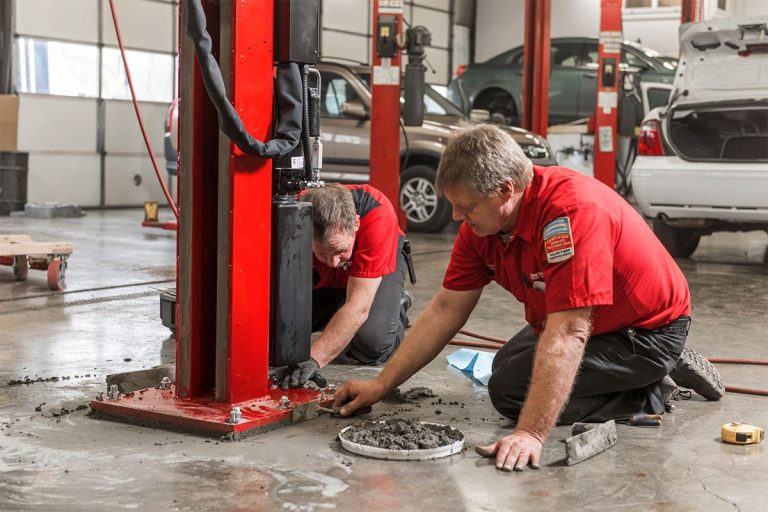 Hunter Four-Post Lifts – Smith Garage