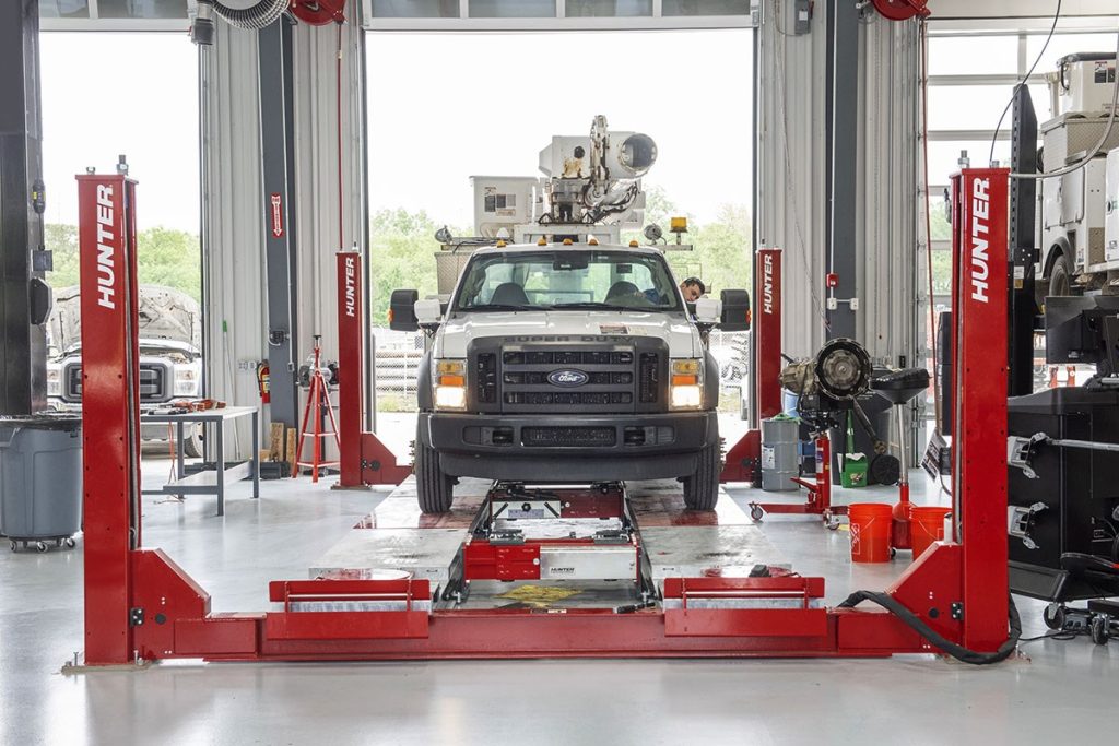Heavy-Duty Four-Post Truck Lift – Smith Garage